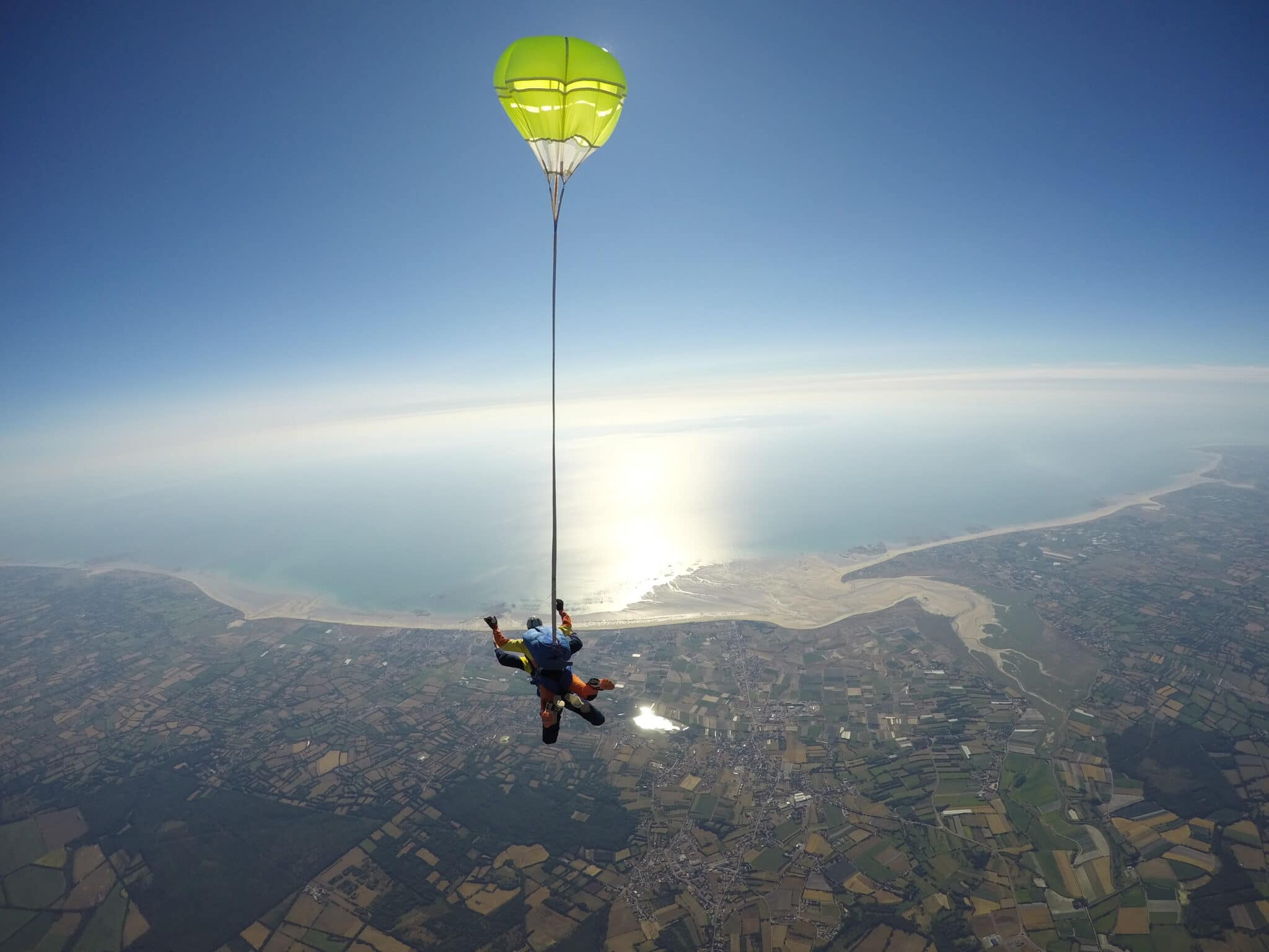 Saut en parachute en Normandie dans la Manche